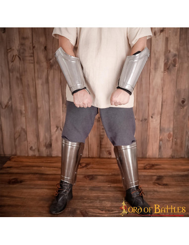 Smooth metallic greaves Fantasy LARP ⚔️ Medieval Shop