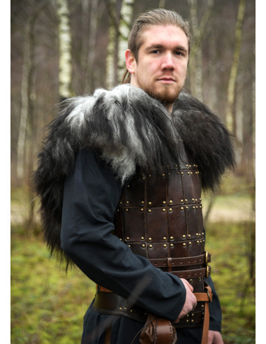 Shoulder covers for warriors in Nordic sheepskin ⚔️ Medieval Shop