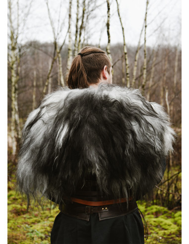 Shoulder covers for warriors in Nordic sheepskin ⚔️ Medieval Shop