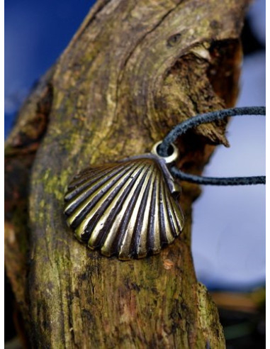 Medieval pilgrim shell pendant of Santiago ⚔️ Medieval Shop